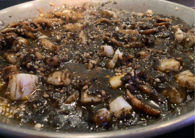 The Original Black Paella Recipe (Paella Negra) | Deliart Foods