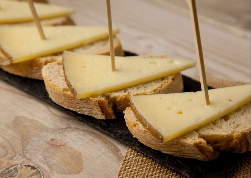 Manchego Cheese: Flavor Pairings & Culinary Guide