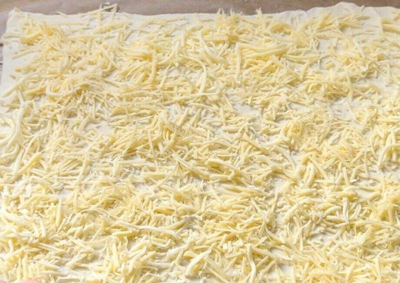 Puff Pastry Spiderweb with Mahon Cheese: Easy Appetizer Recipe